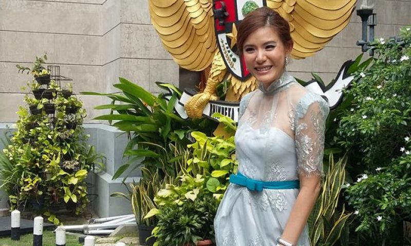 ARAHKITA.COM | Olga Lidya: Natal Penuh dengan Cinta dan Mengasihi